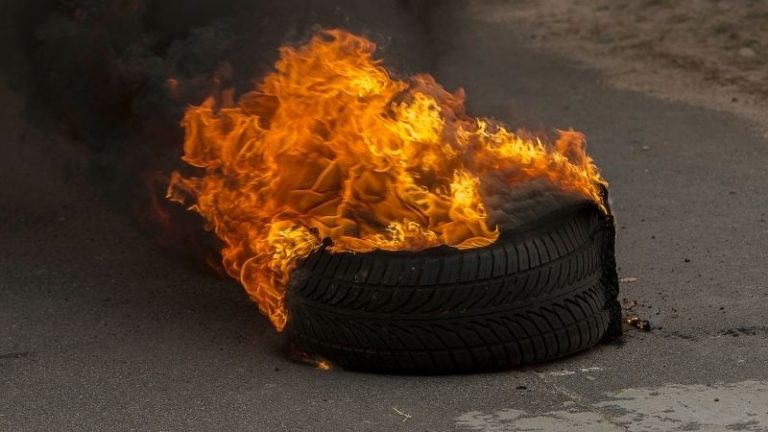 Is Tire Smoke Toxic? (All You Need To Know) | Autoily.com