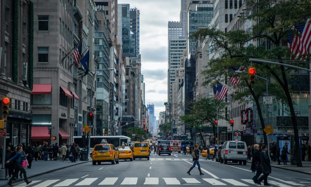 9 Reasons Why America Drives On The Right (Guide)