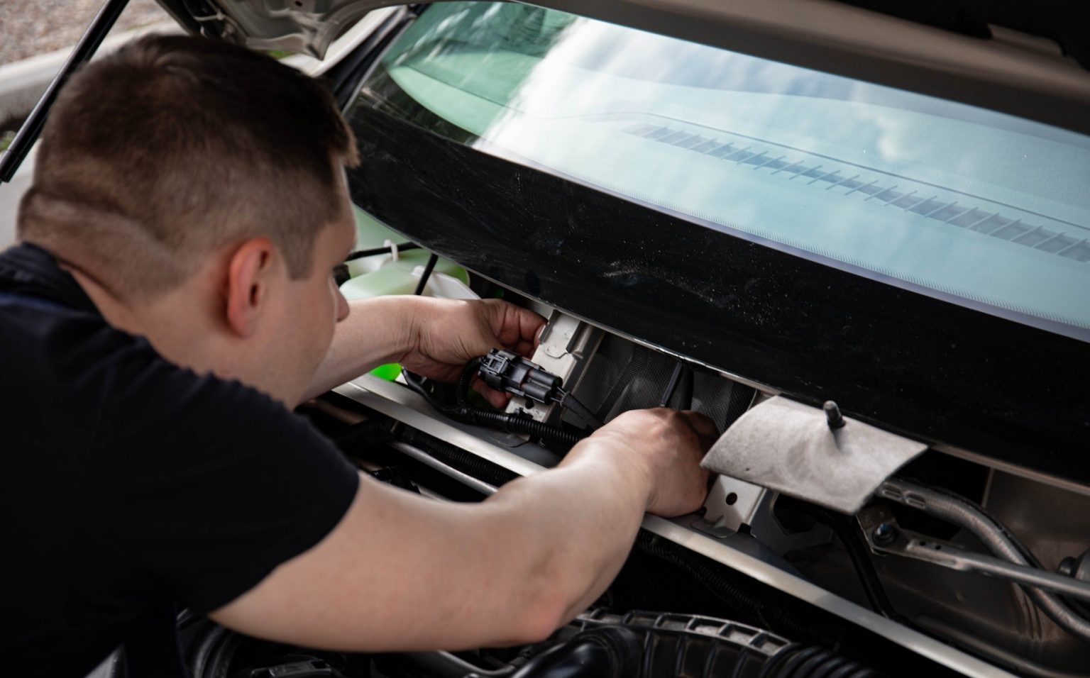 9 Reasons Why Car Is Running Hot But Not Overheating